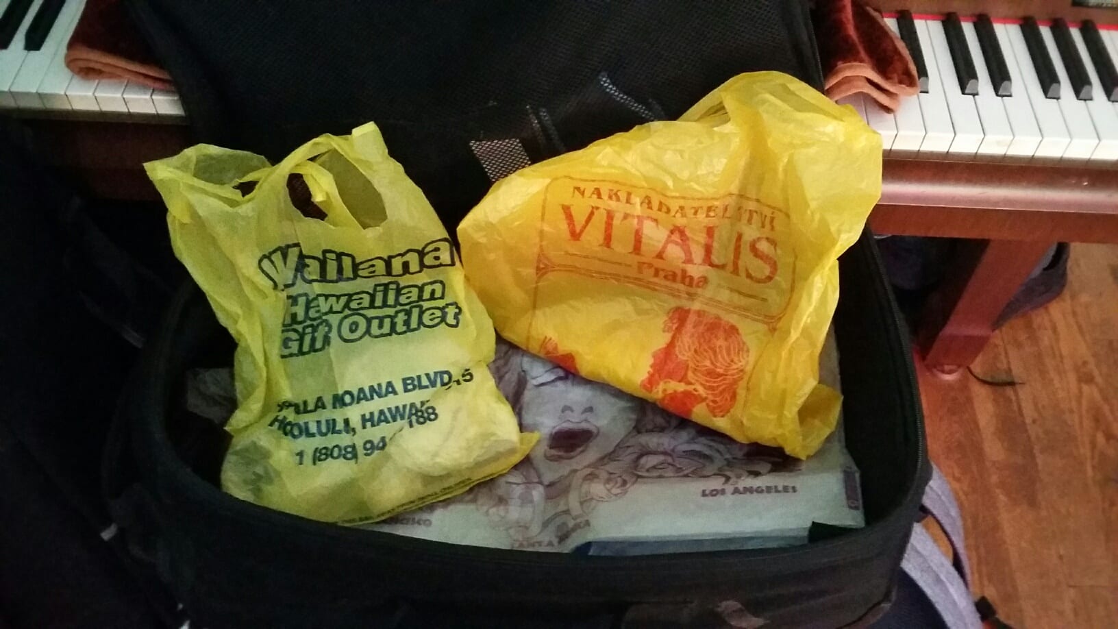 Plastic tasjes als vakantiesouvenir - Meer dan vijftig